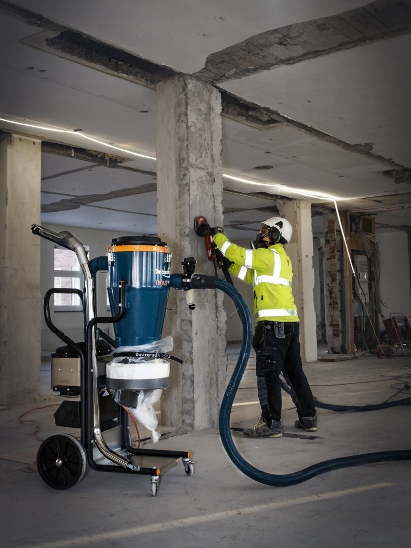 DC TROMB 400 Potente aspiratore carrellato monofase Dust Control